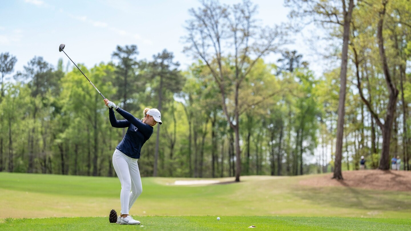 Women's Am: Photos from the First Round