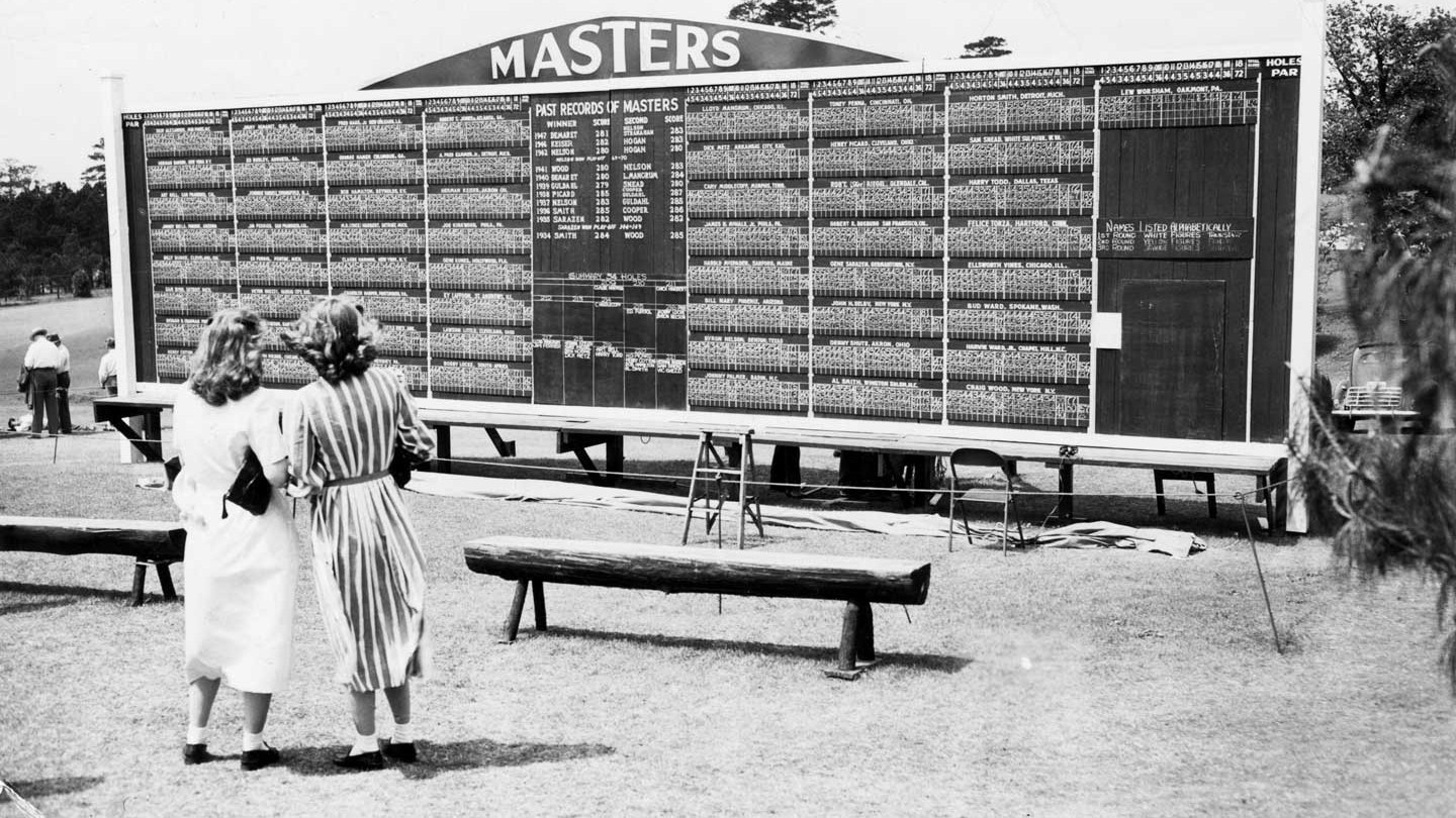Patrons look at the Main scoreboard during the 1948 Masters.